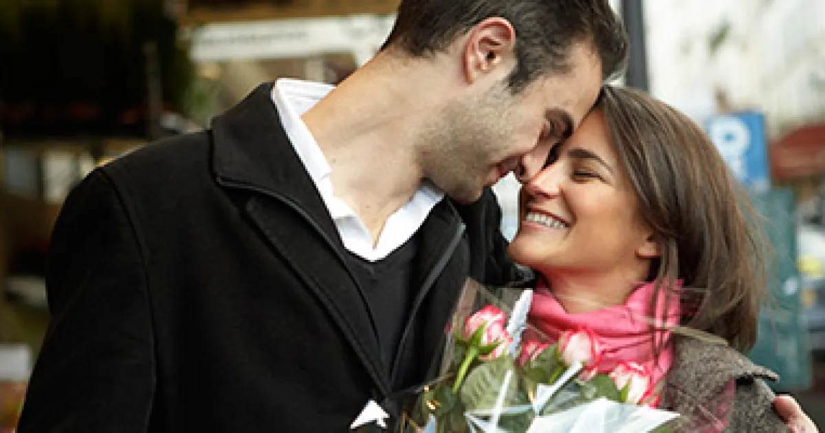 Dois-je apporter un cadeau au premier rendez-vous ? - Meetic Belgique